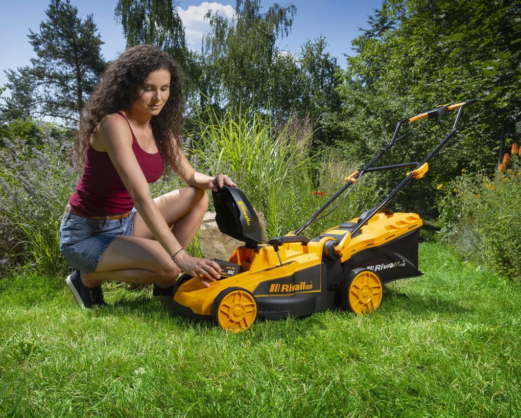 Riwall PRO RALM 4020i SET - akumulátorová sekačka 2 x 20 V + 2x 4 Ah baterie + duální rychlonabíječka 4,5 A