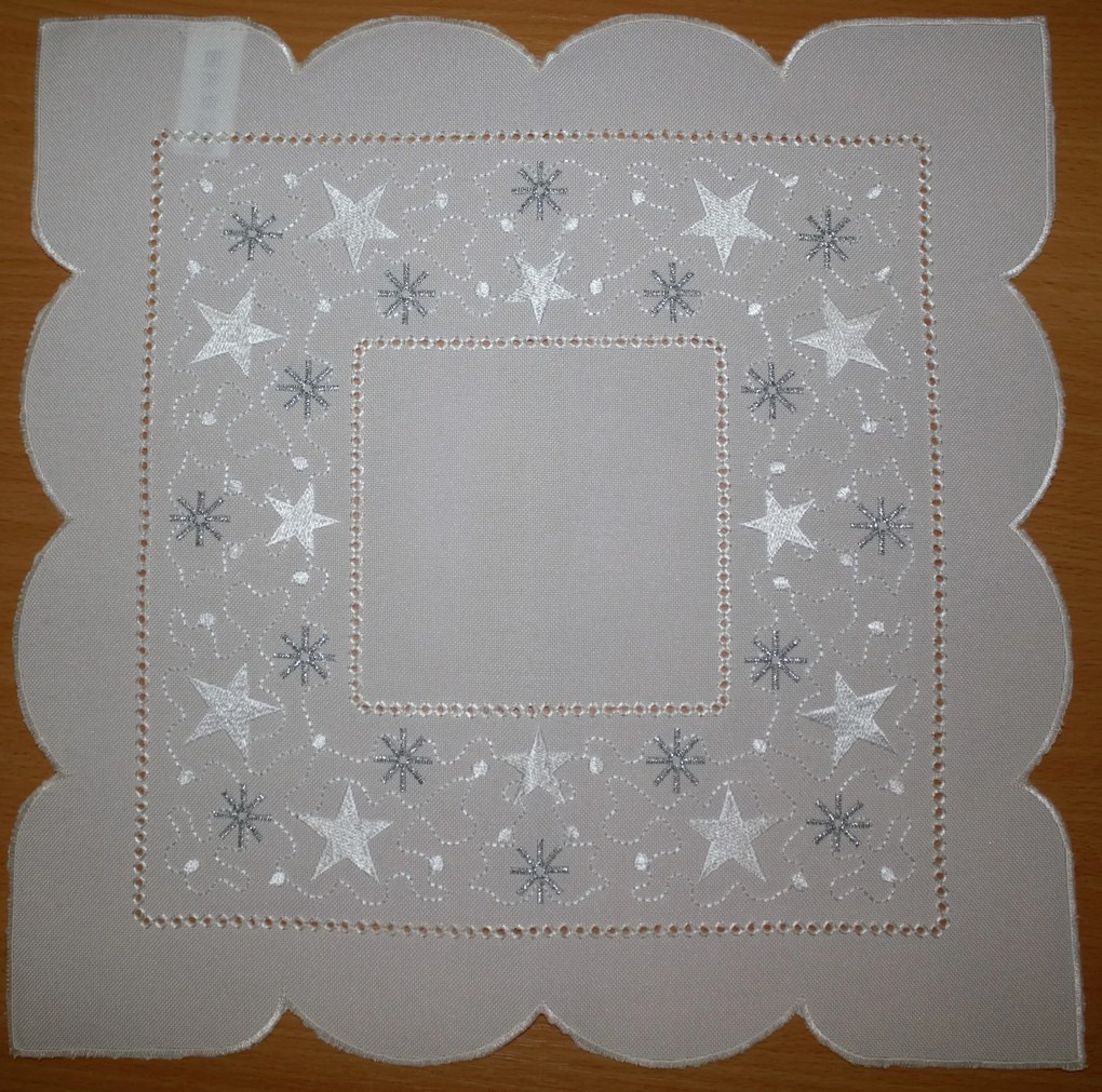 Levné-garnýže.cz - Vánoční ubrus vyšívaný -  Hvězdičky bílé 35 x 35 cm