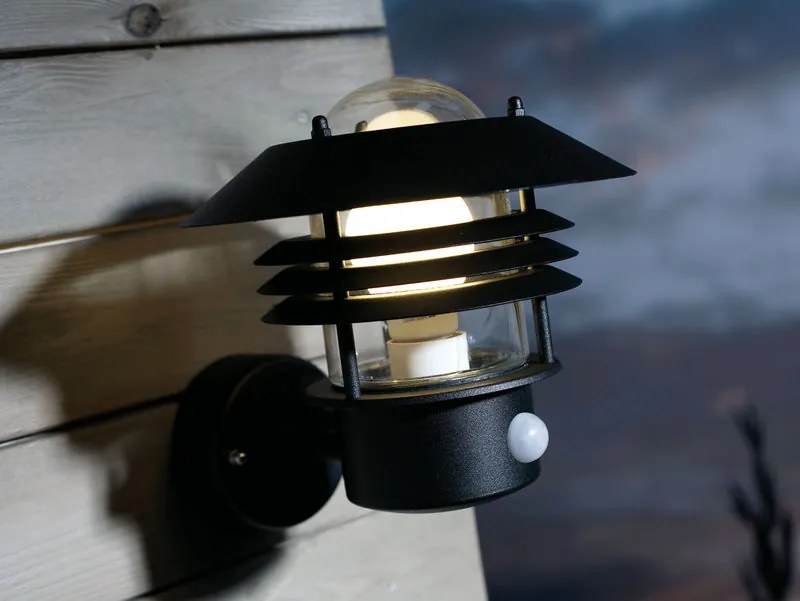 Nordlux Vejers Sensor (černá) Venkovní nástěnná světla s čidlem kov, sklo IP54 25101003