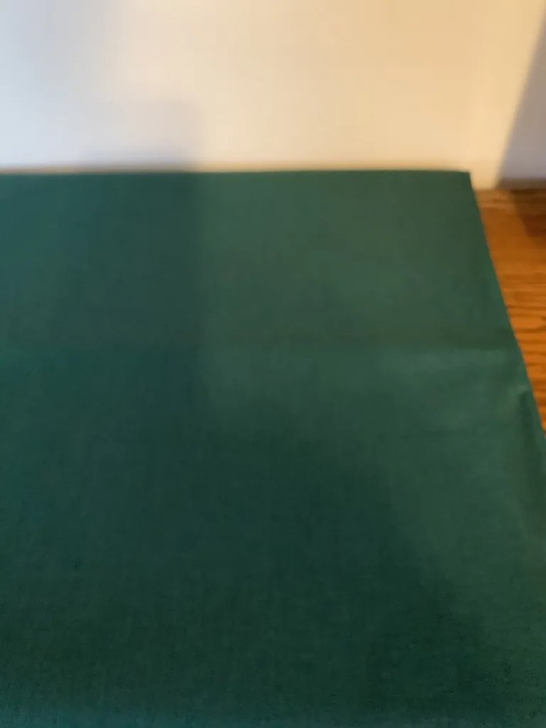 K-U ručně šitý ubrus tmavě zelený,  130 cm x 220 cm