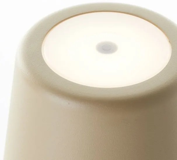 Brilliant G90939/18 Venkovní AKU stolní lampa KAAMI cappuccino USB-A
