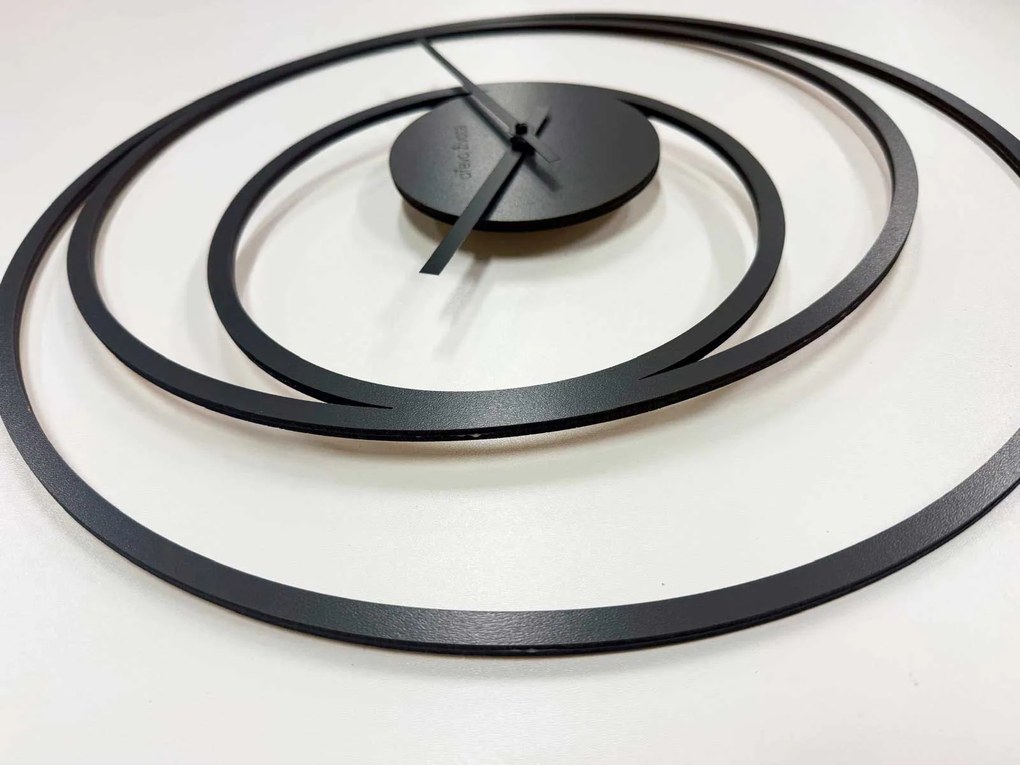 dřevo života Nástěnné hodiny KRUH Zvolte barvu dekoru: Bílá, Zvolte velikost hodin (cm): 35x35, Barva ručiček: Stříbrné