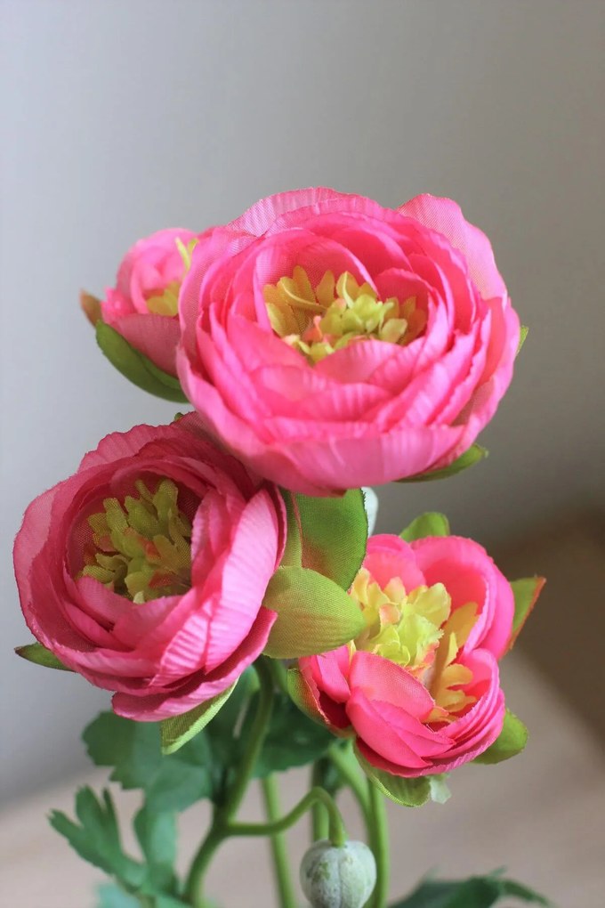 Růžový umělý ranunculus 61cm