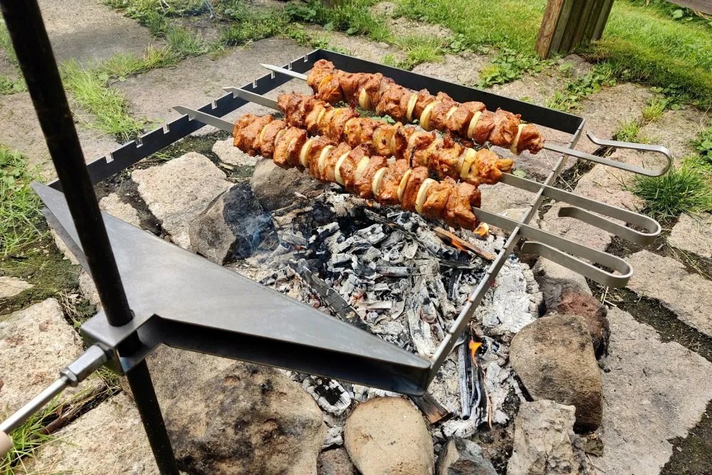 Přenosné ohniště Ø 70 cm s grilovacím roštem V