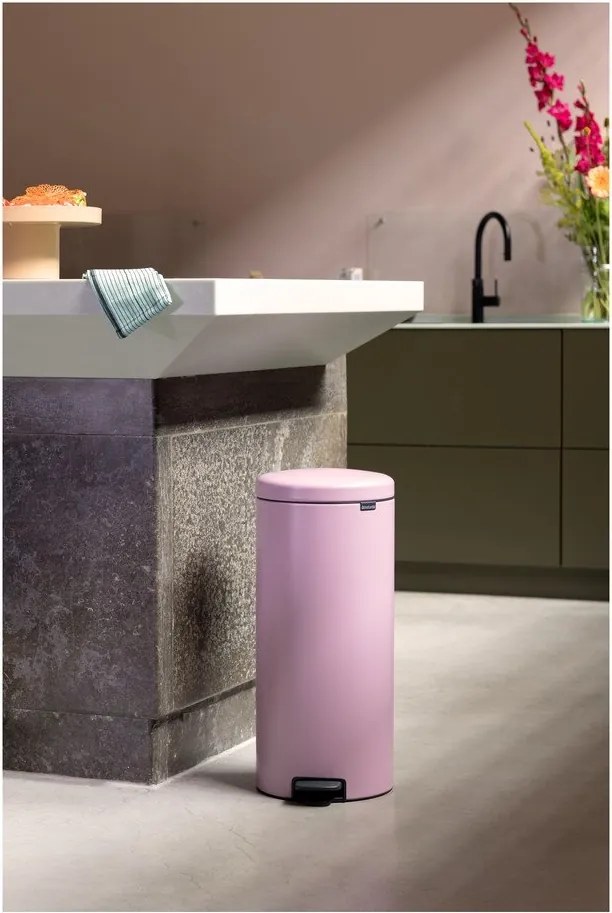 Růžový nášlapný ocelový odpadkový koš 30 l NewIcon – Brabantia