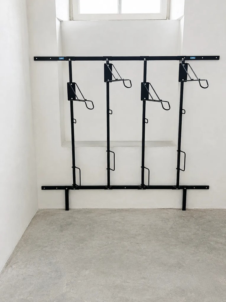 KACERLE KS-800 – nástěnný natáčecí stojan pro 3 až 6 kol Počet stání: pro 6 kol, Pro šířku pláště kola: do 6 cm (2,4") standardní horská kola, Varianta: s okem k uzamčení