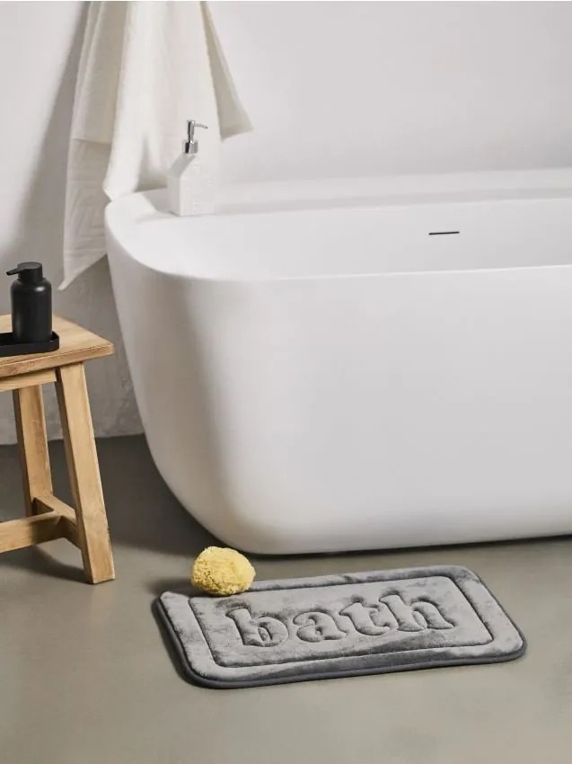 Sinsay - Koupelnový kobereček s nápisem Bath - šedá
