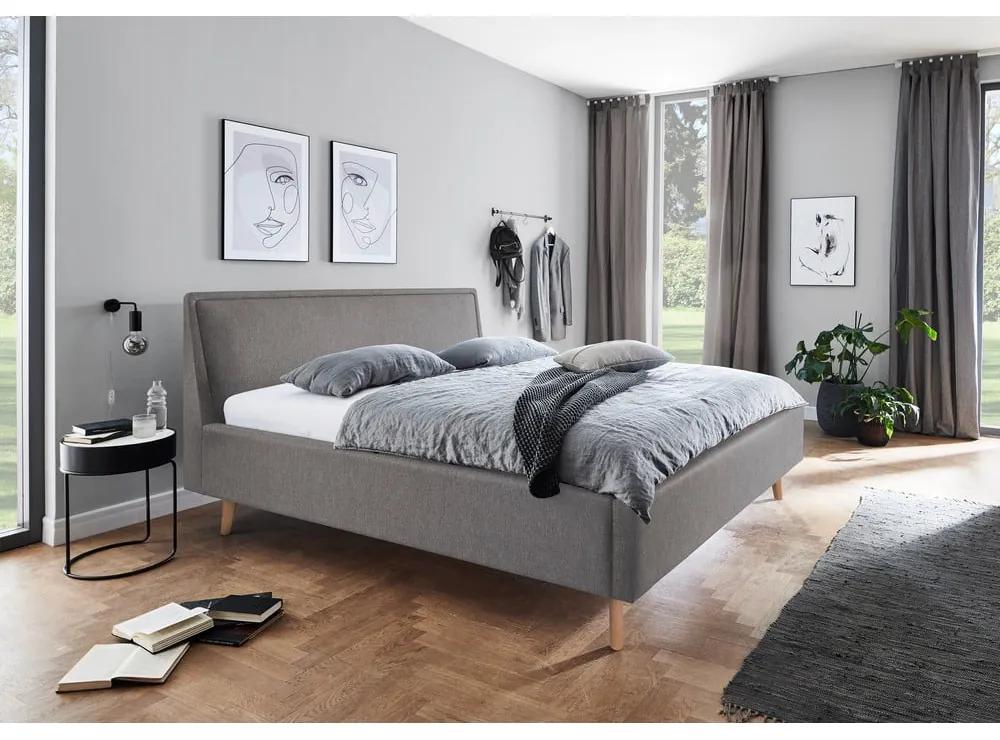 Světle šedá čalouněná dvoulůžková postel s úložným prostorem s roštem 180x200 cm Frieda – Meise Möbel