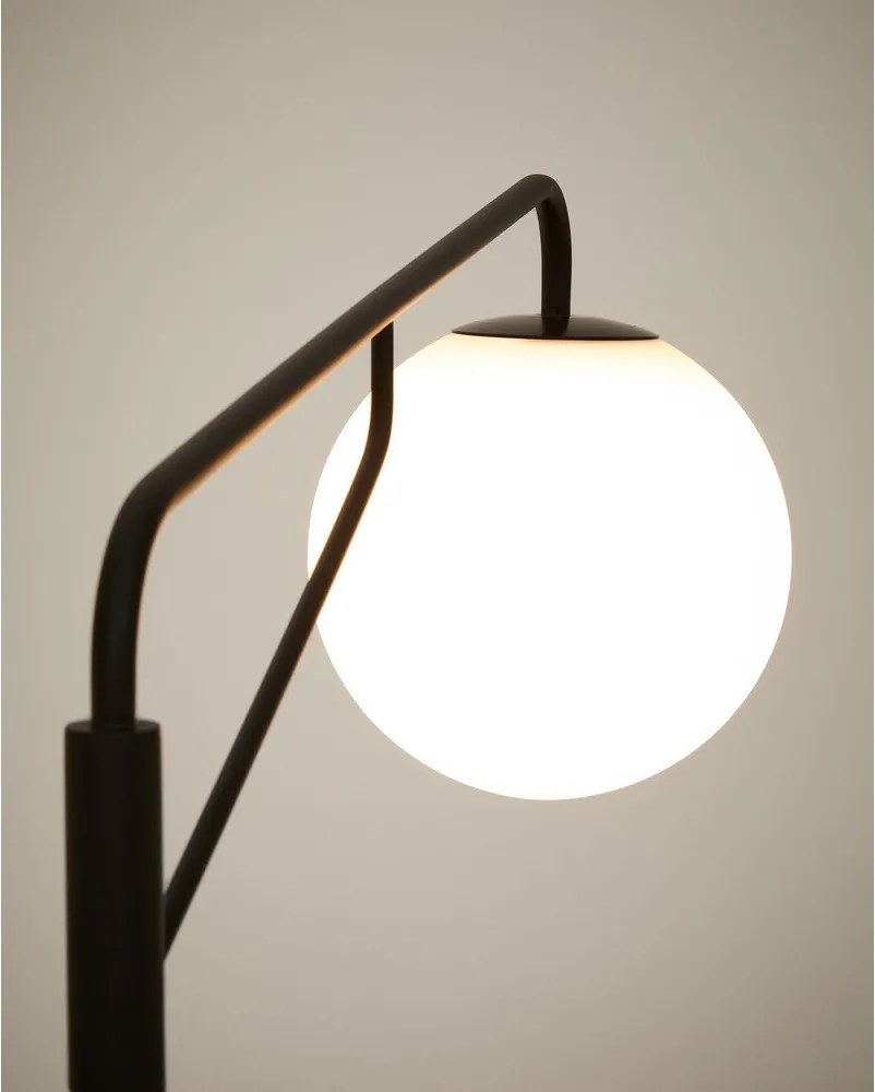 Bílá/černá stojací lampa se skleněným stínidlem (výška 164 cm) Eilo – Kave Home