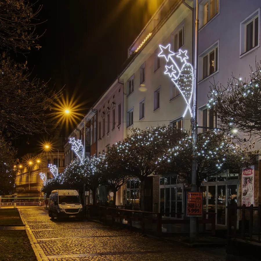 Easy Fix LED světelný řetěz, 20 m, venkovní, ledově bílá, 120 diod, černý kabel, IP67