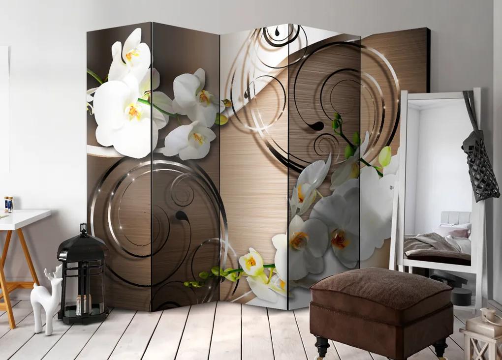 Pokojová zástěna Důvěra II - orchidej na pozadí kovových a hnědých ozdob