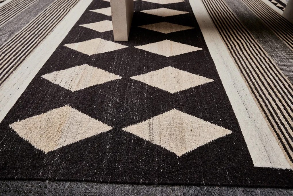 Diamond Carpets India, Ručně vázaný kusový koberec Alberta DESP P114 Dark Coffee Mix, 80x150, hnědá, chodba / předsíň