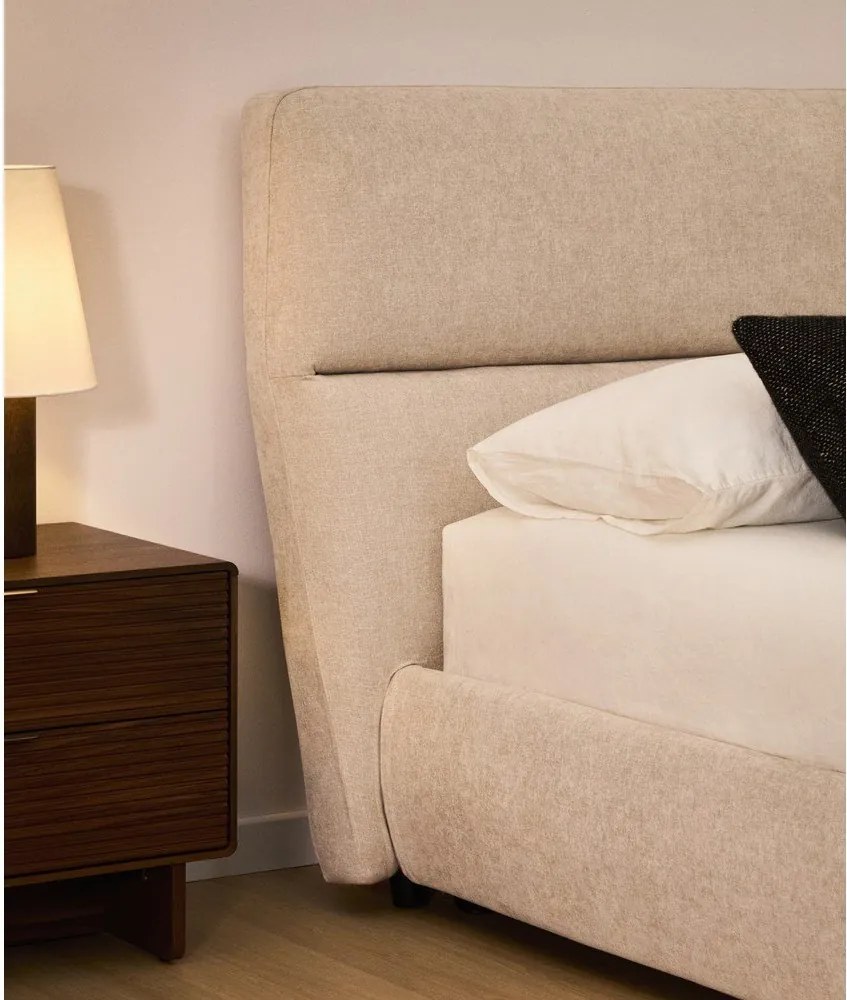 Béžová čalouněná dvoulůžková postel z žinylky s úložným prostorem s roštem 180x200 cm Dafra – Kave Home
