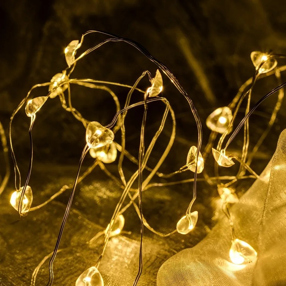 LED světýlka na baterie, srdíčka, 2,3 m, teple bílá, 20 diod, čirý kabel, IP20 interiér, 3 × AA
