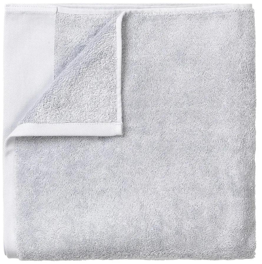 Světle šedý bavlněný ručník Blomus, 50 x 100 cm