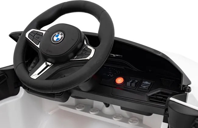 Elektrické autíčko BMW M4 bílé