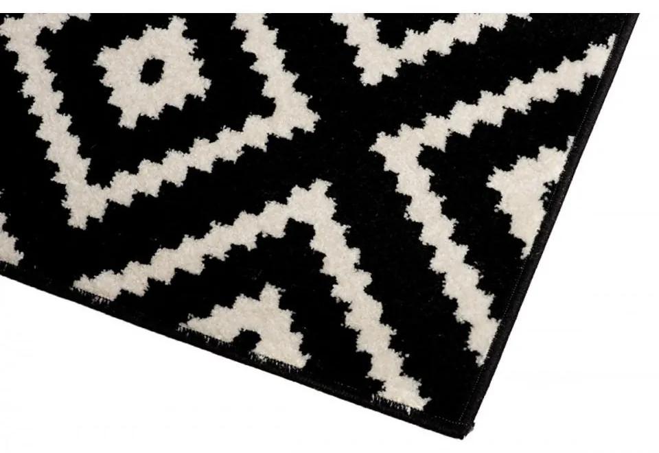 Kusový koberec Remund černý atyp 120x400cm