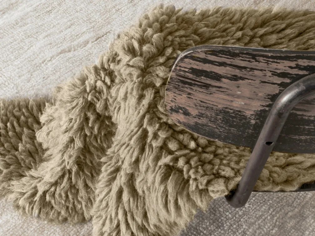 Lorena Canals, Vlněný koberec Woolly - Sheep Beige, 75x110 tvar kožešiny, béžová, ložnice