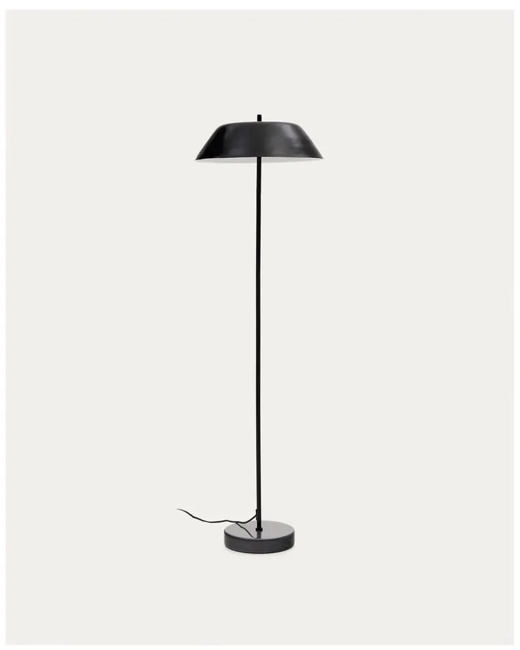Černá stojací lampa s kovovým stínidlem (výška 153 cm) Sayra – Kave Home