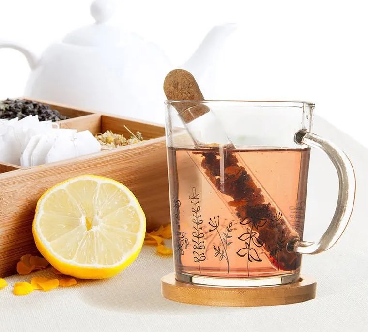 Skleněný hrnek s podtáckem a infuzérem LOUKA 420 ml