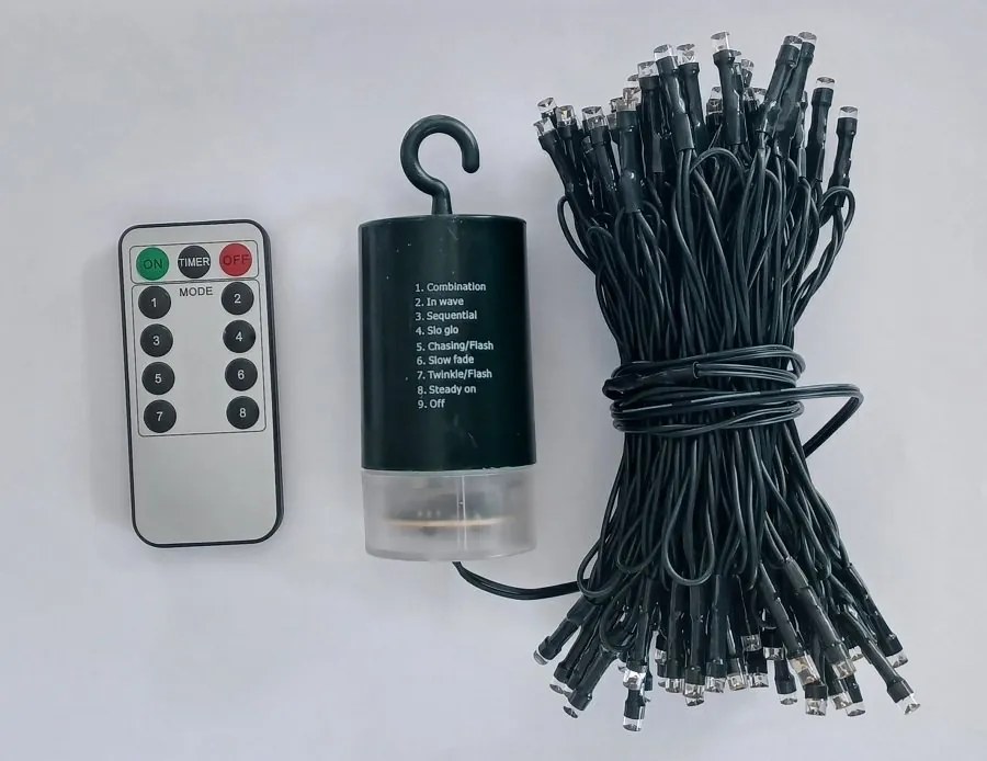 LED světýlka na baterie, venkovní, 10,2 m, teple bílá, 100 diod, tmavě zelný kabel, IP44, 4×AA
