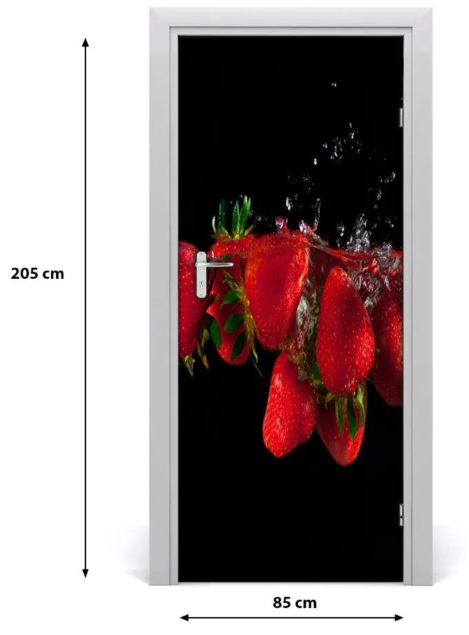 Fototapeta na dveře samolepící jahody ve vodě 85x205 cm