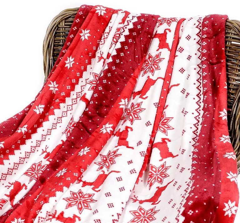 Goldea vánoční deka z mikrovlákna - vzor sobi a vločky na červeném 150 x 200 cm