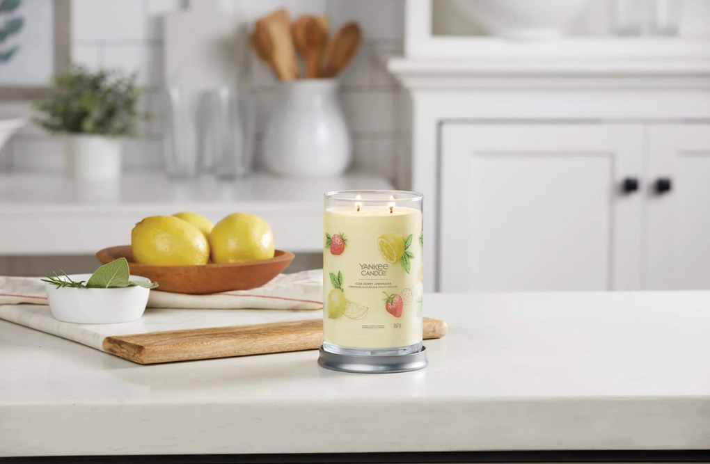 Yankee Candle – Signature Tumbler svíčka Iced Berry Lemonade (Ledová limonáda) Velikost: střední 340 g