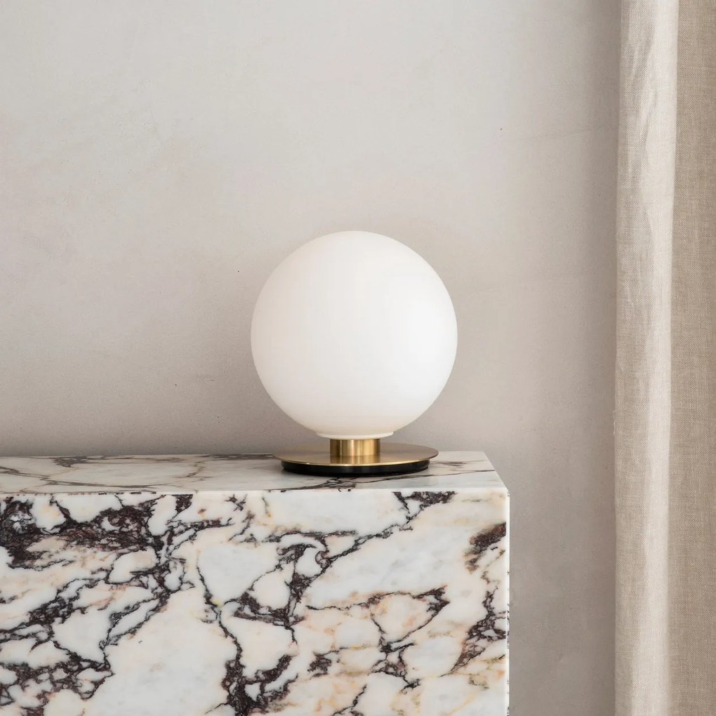 Stolní / nástěnná lampa TR, Brushed Brass, Matt Opal – AUDO COPENHAGEN