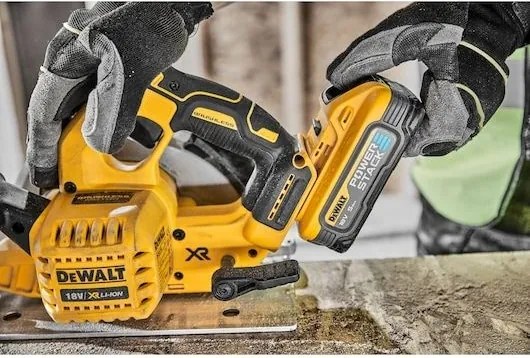 Aku kotoučová pila DeWALT DCS570H2T-QW, 2x XR POWERSTACK 5,0 Ah (064103)