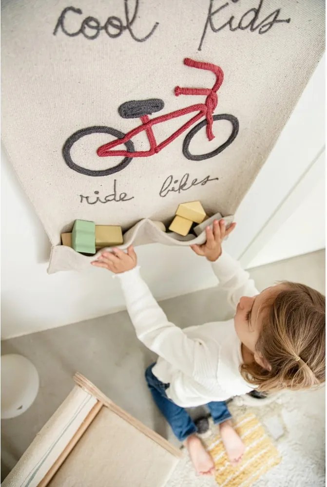 Dětská tapiserie Cool Kids Ride Bikes – Lorena Canals