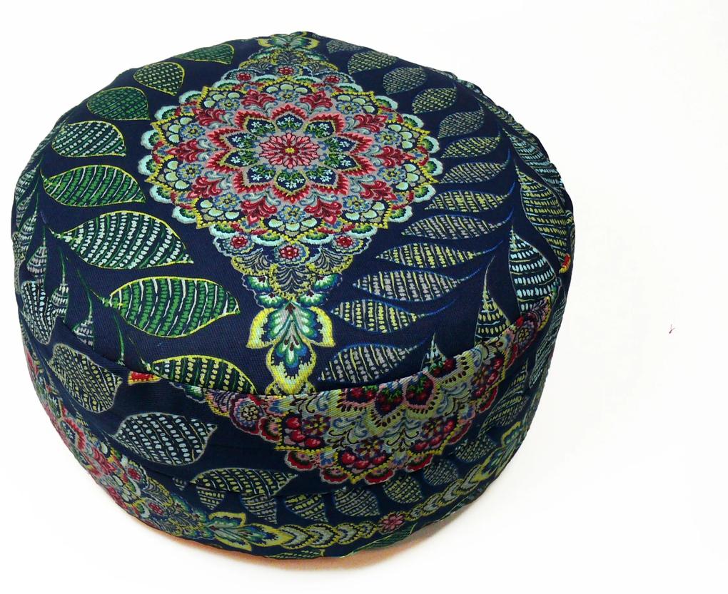 S radostí - vlastní výroba Meditační polštář s lístečkovou mandalou Velikost: ∅40 x v18 cm