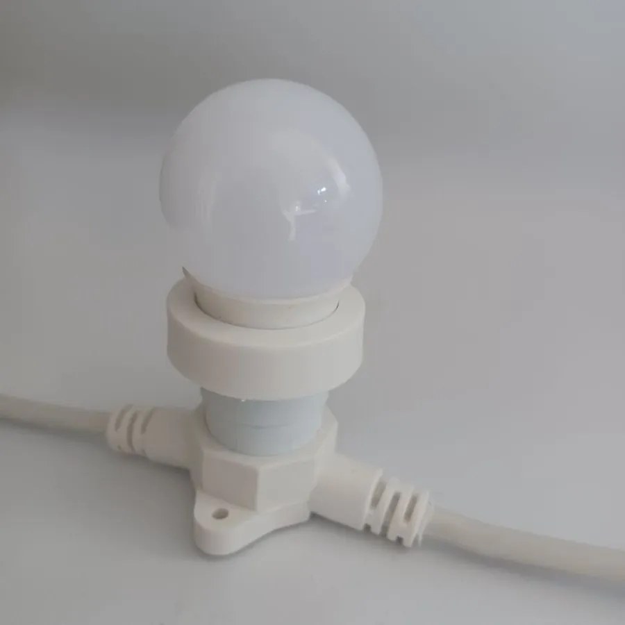 LED žárovka ledově bílá, patice E27, 12 diod
