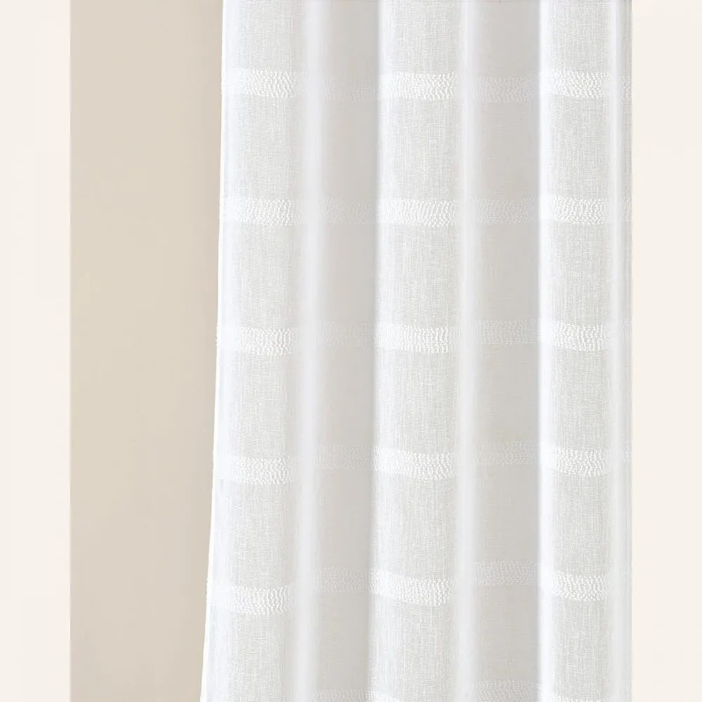 Kvalitní bílý závěs Maura se závěsnými kroužky 140 x 260 cm