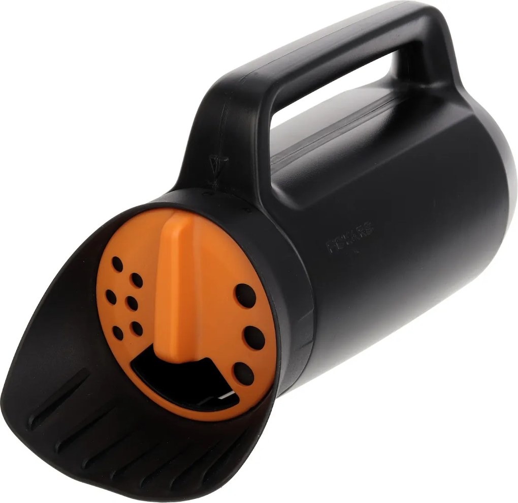 Sypač FISKARS SOLID ruční na hnojivo, sůl 1057076 10429