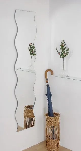 Zrcadlo na zeď do pokoje ložnice koupelny tvarové JOLLY o síle 4 mm, 34 x 150 cm, vlnka, broušené hrany, včetně závěsů 150-300