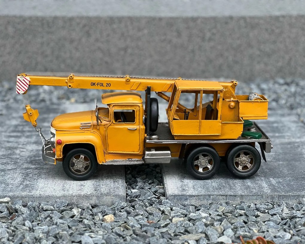 Plechový model - Mobilní jeřáb