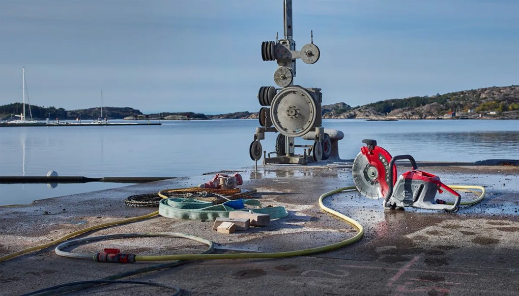 Akumulátorová rozbrušovací pila CRAMER 82PC300 (Dodáváno bez baterie a nabíječky)