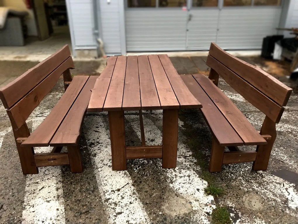 KULHÁNEK Zahradní dubová sestava - stůl, 2x lavice s opěradlem (rustikální provedení) Délka: 150 cm, Odstín nátěru: olej - ořech