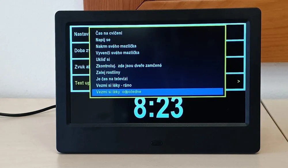 Hodiny NOTE - s kalendářem, textovými a zvukovými upozorněními a fotorámečkem