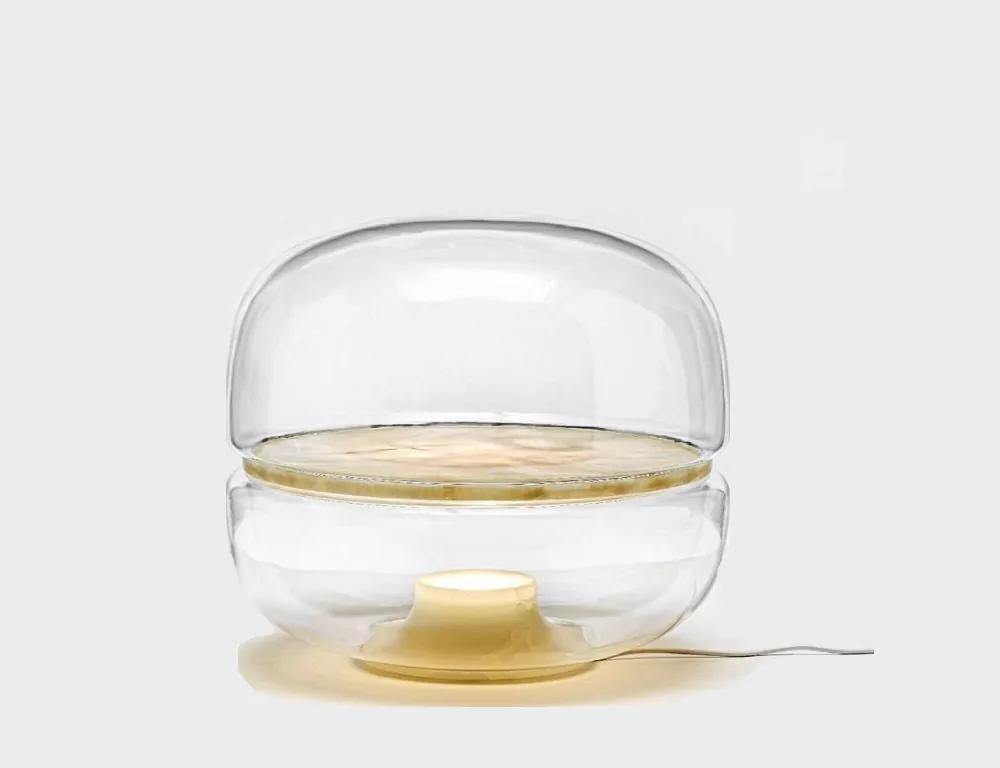 Brokis Macaron, skleněná stolní/stojací lampa, Ø 300 mm Barva skla: Amber - transparentní sklo, Základna: Dub evropský - černě mořený, Disk: Onyx medový