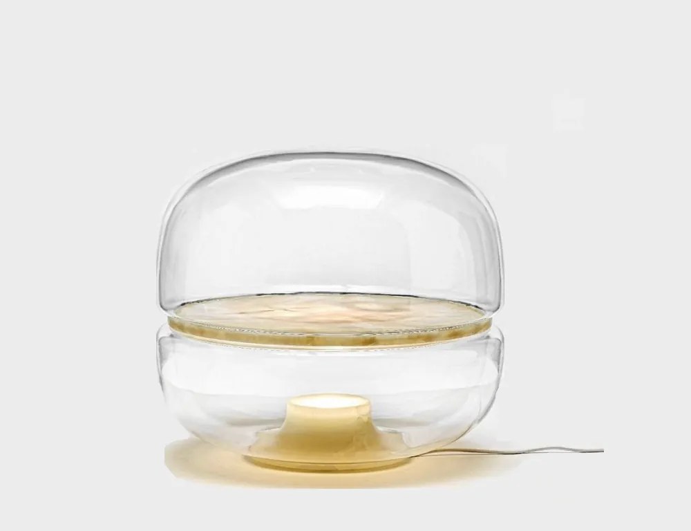 Brokis Macaron, skleněná stolní/stojací lampa, Ø 300 mm Barva skla: Amber - transparentní sklo, Základna: Onyx medový, Disk: BROKISGLASS - triplex opál mat