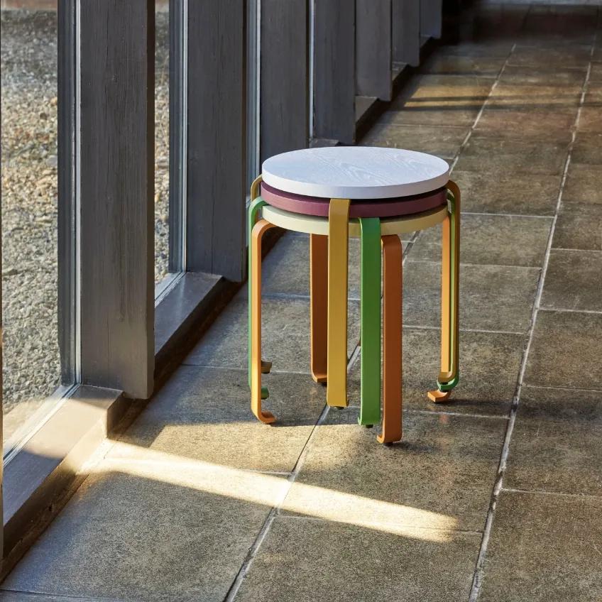 Zelená dřevěná stolička Hübsch Smile 46,5 cm