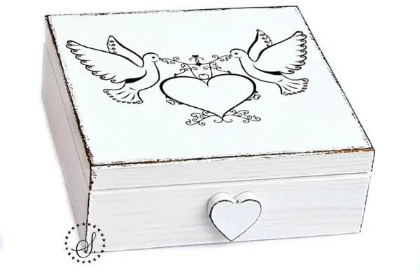 Dřevěná truhlička (šperkovnice) - holubičky