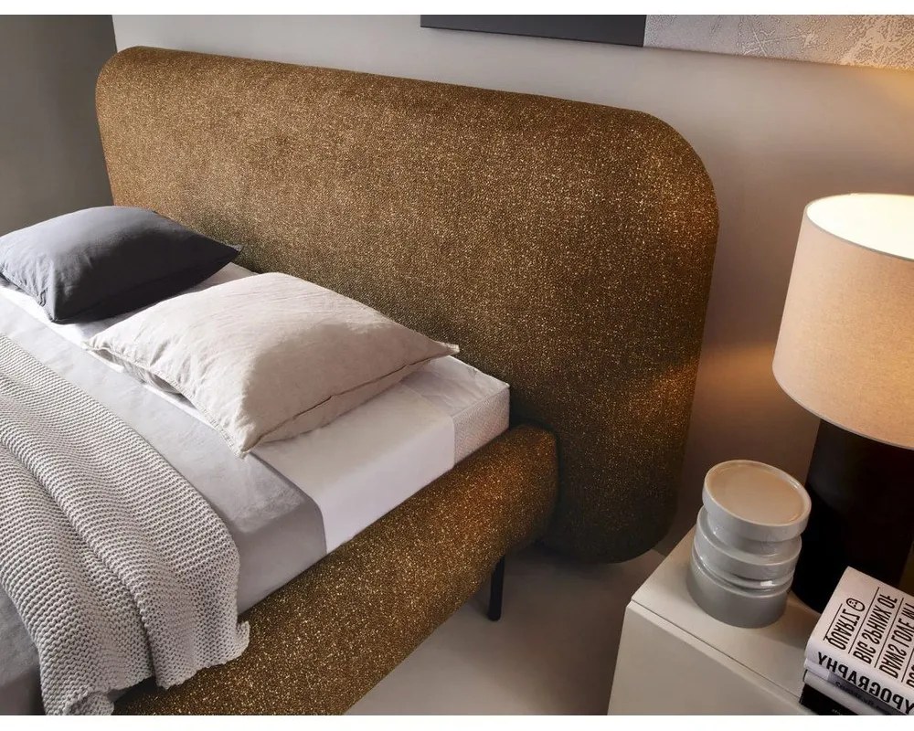 Okrově žlutá čalouněná dvoulůžková postel s úložným prostorem s roštem 140x200 cm Pointt – ELTAP