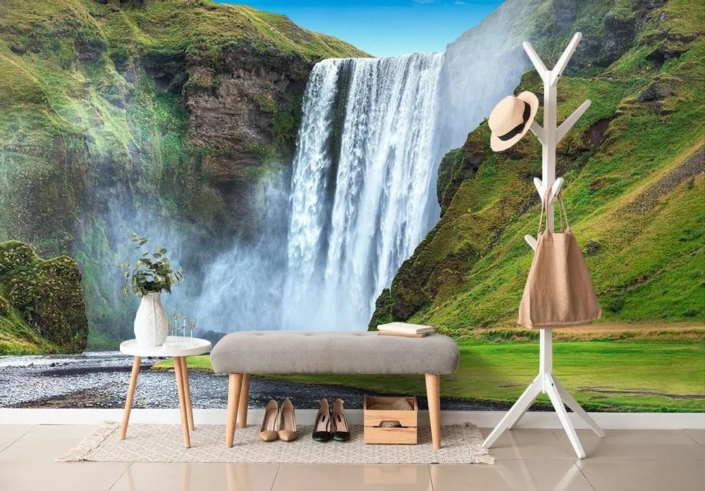 Samolepící fototapeta ikonický vodopád na Islandu - 225x150 cm