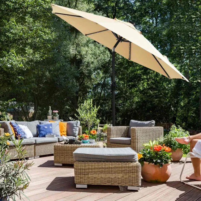 Sonnenschirm mit LED-Solar-Beleuchtung beige