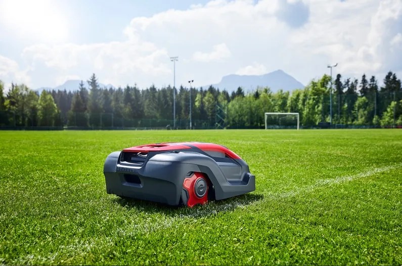 Cramer AiConic 5 RTK Bezdrátová robotická sekačka pro plochy do 5000 m2, max. svah 45 %, RTK, WiFi