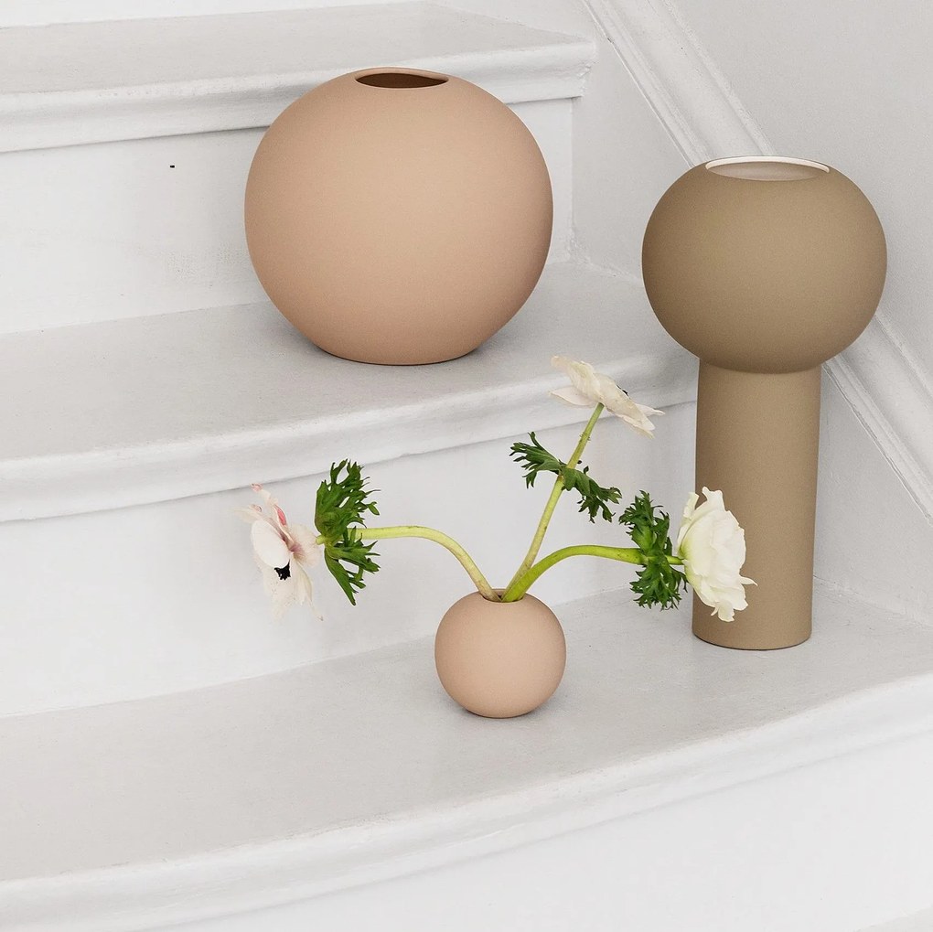 COOEE Design Kulatá váza Ball Blush 10 cm, béžová barva, keramika