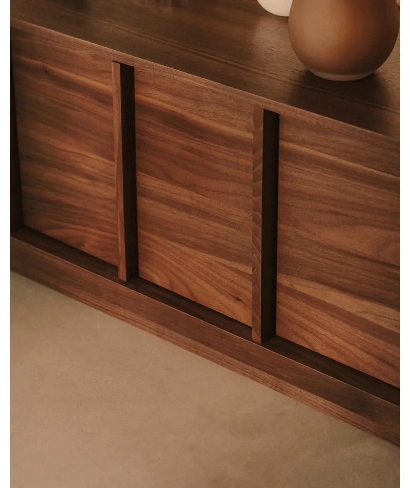 Hnědý TV stolek v dekoru ořechu 200x47x40 cm Onix – Kave Home